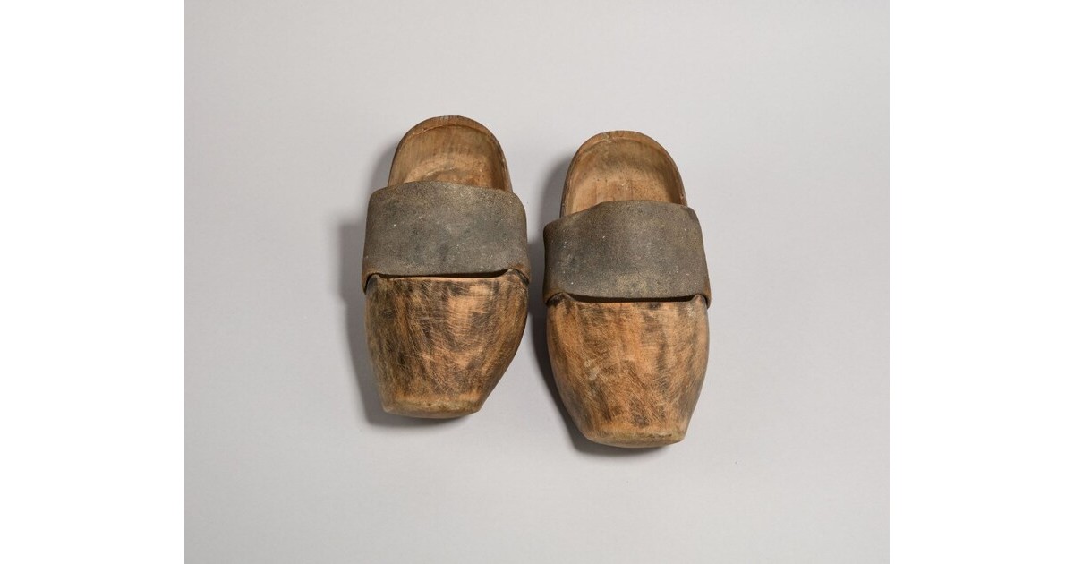 Paire de sabots, ANONYME FRANCAIS 19ème siècle - Portail officiel des ...