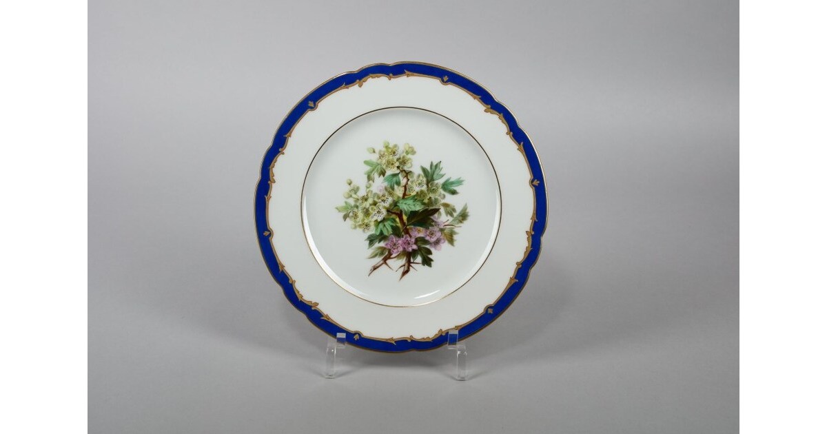 Assiette à décor de fleurs d’aubépines, service de Paris, MAISON ...