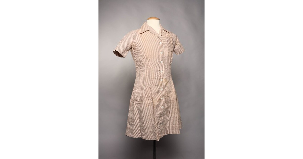 Robe à manches courtes d’infirmière américaine, ANONYME AMÉRICAIN 20ème ...