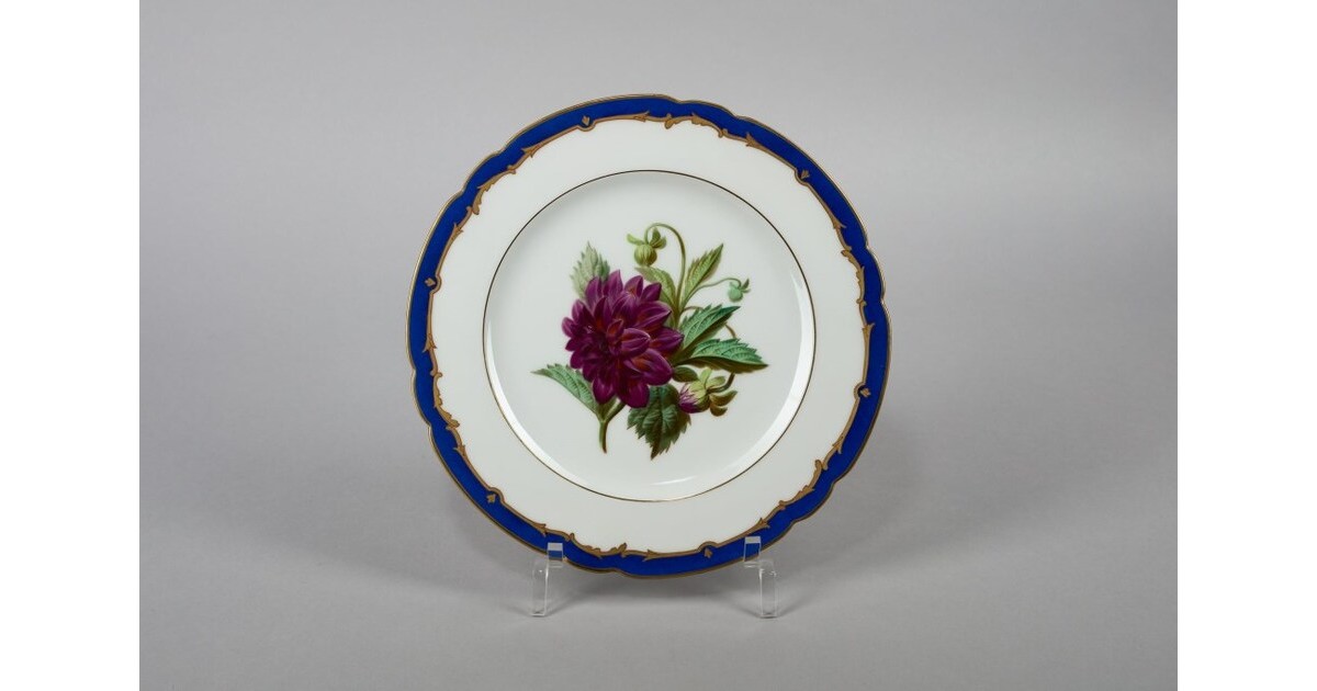 Assiette à décor de fleurs de dahlias, service de Paris, MAISON JACQUEL ...